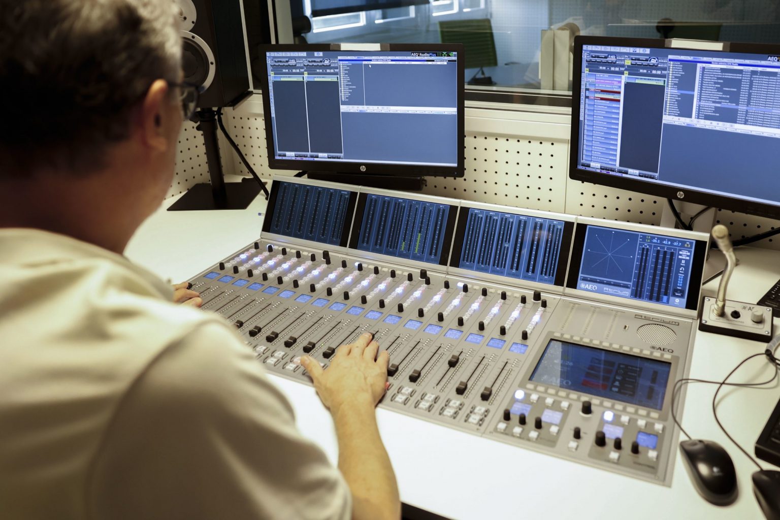 EFE Agency upgrades the technology in its central studios in Madrid with AEQ Atrium consoles – AEQ